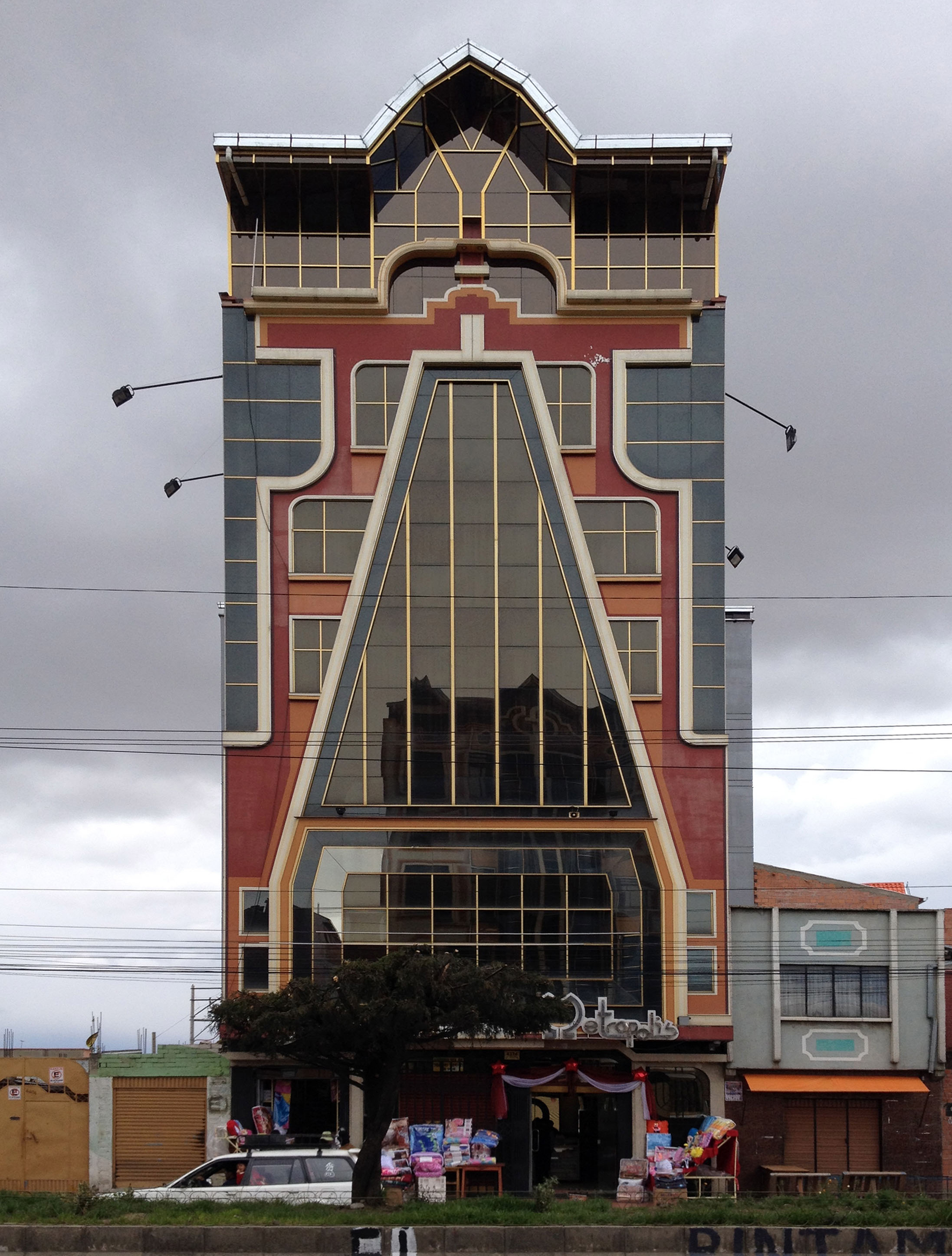 Recorriendo los edificios 'cholet' de El Alto boliviano - 25 Gramos ...