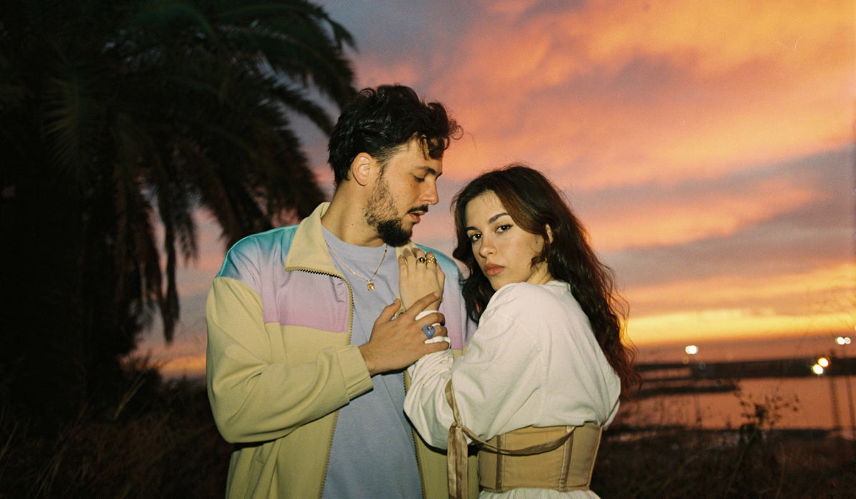 RnB lleno de pasión en 'Ponme Flores' de Halley y Cristina Len - 25 ...