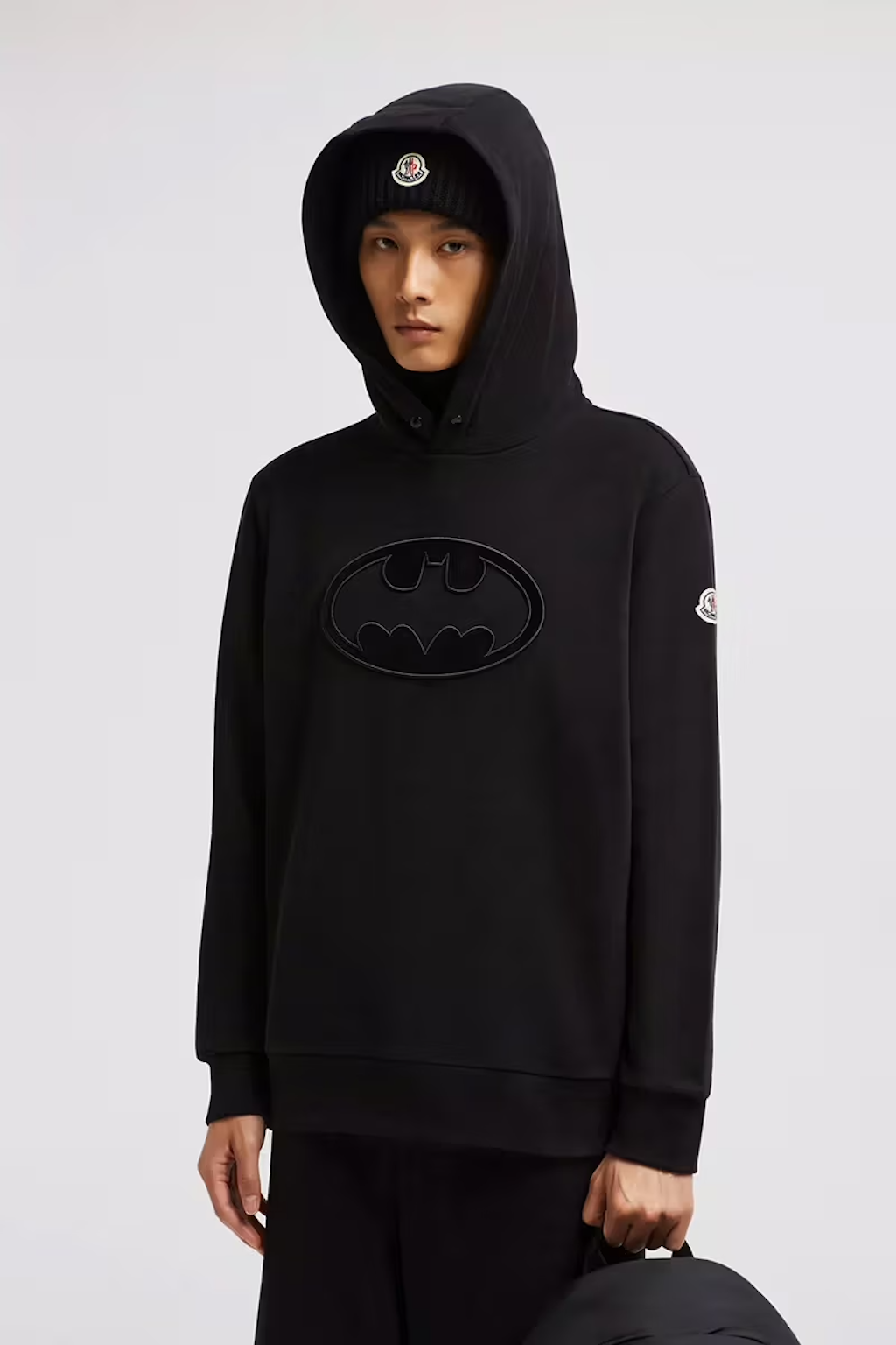Moncler rinde homenaje a Batman en su última colección - 25 Gramos | 25 ...