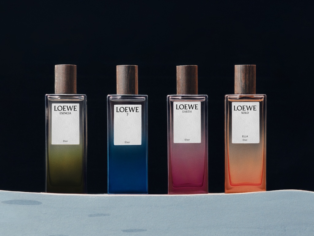 LOEWE retoma su colaboración con Suna Fujita en la última campaña de ...