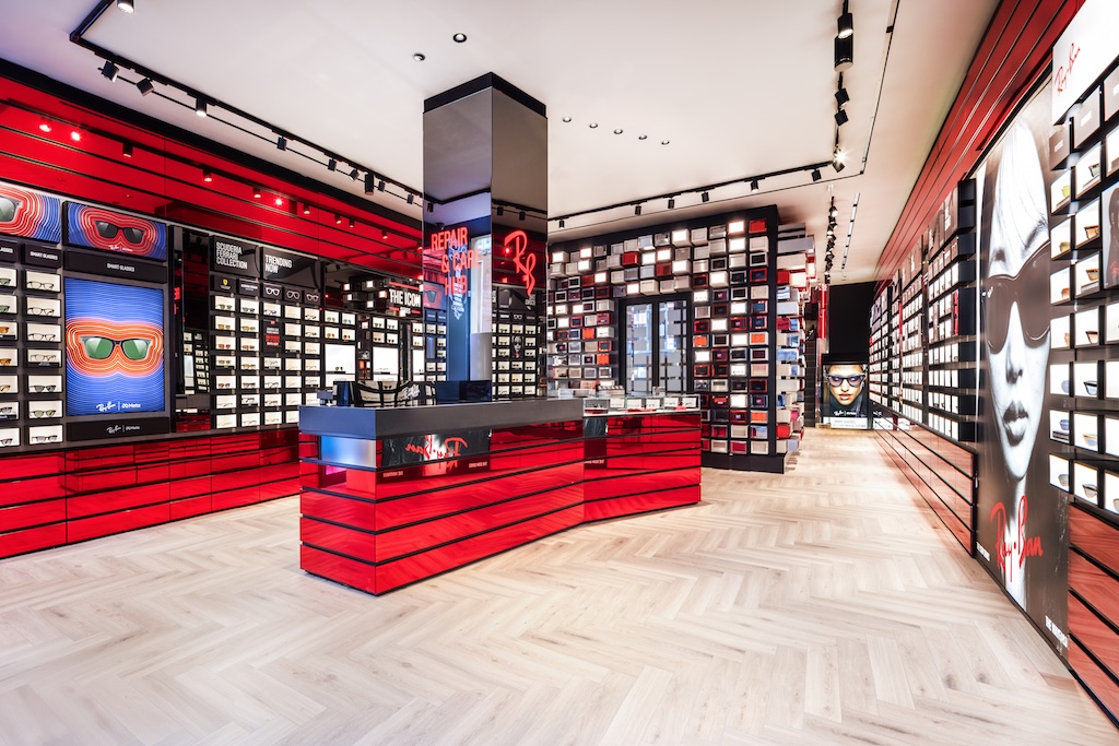 Ray-Ban estrena nueva flagship en la Gran Vía madrileña - 25 Gramos ...