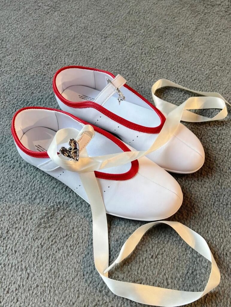 El "balletcore" más minimalista llega a una de las siluetas clásicas de ...