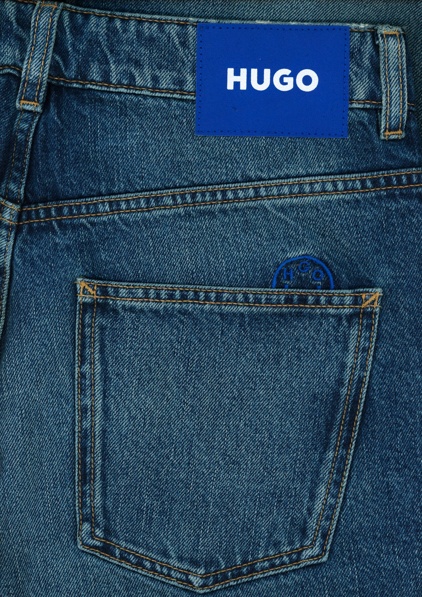 La línea BLUE de HUGO aterriza en Valencia para presentar su colección ...