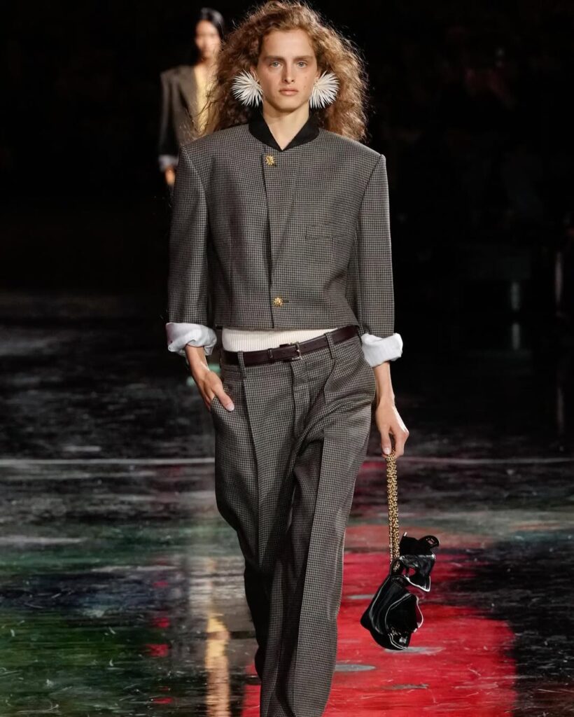 Mathieu Blazy abre las puertas de su universo en Chanel - 25 Gramos ...