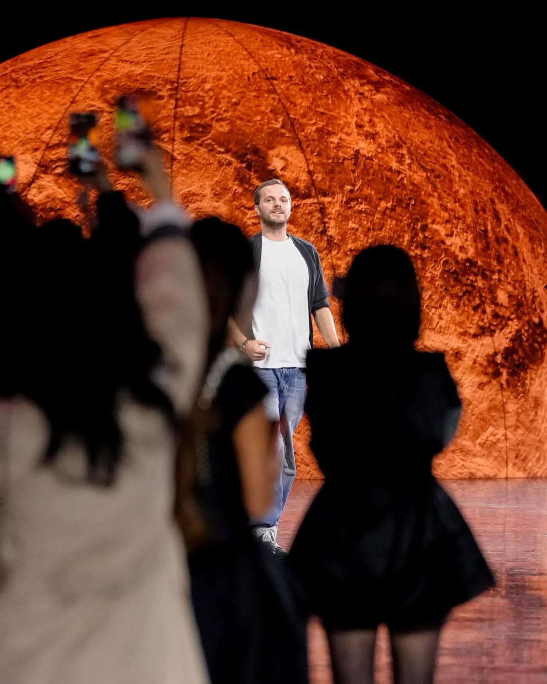 Mathieu Blazy abre las puertas de su universo en Chanel - 25 Gramos ...