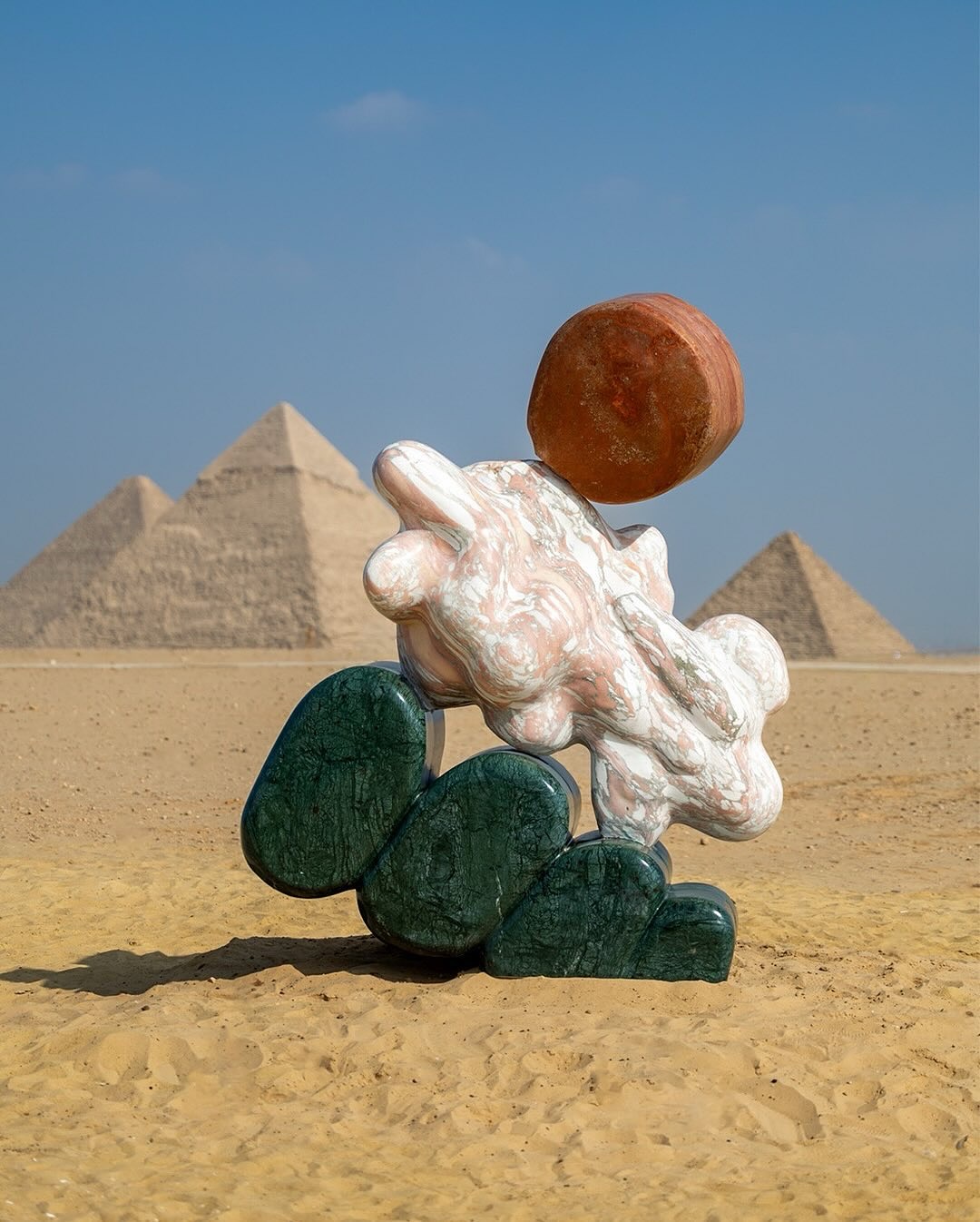 La nueva instalación de StudioPROBA aterriza en las pirámides de Giza ...