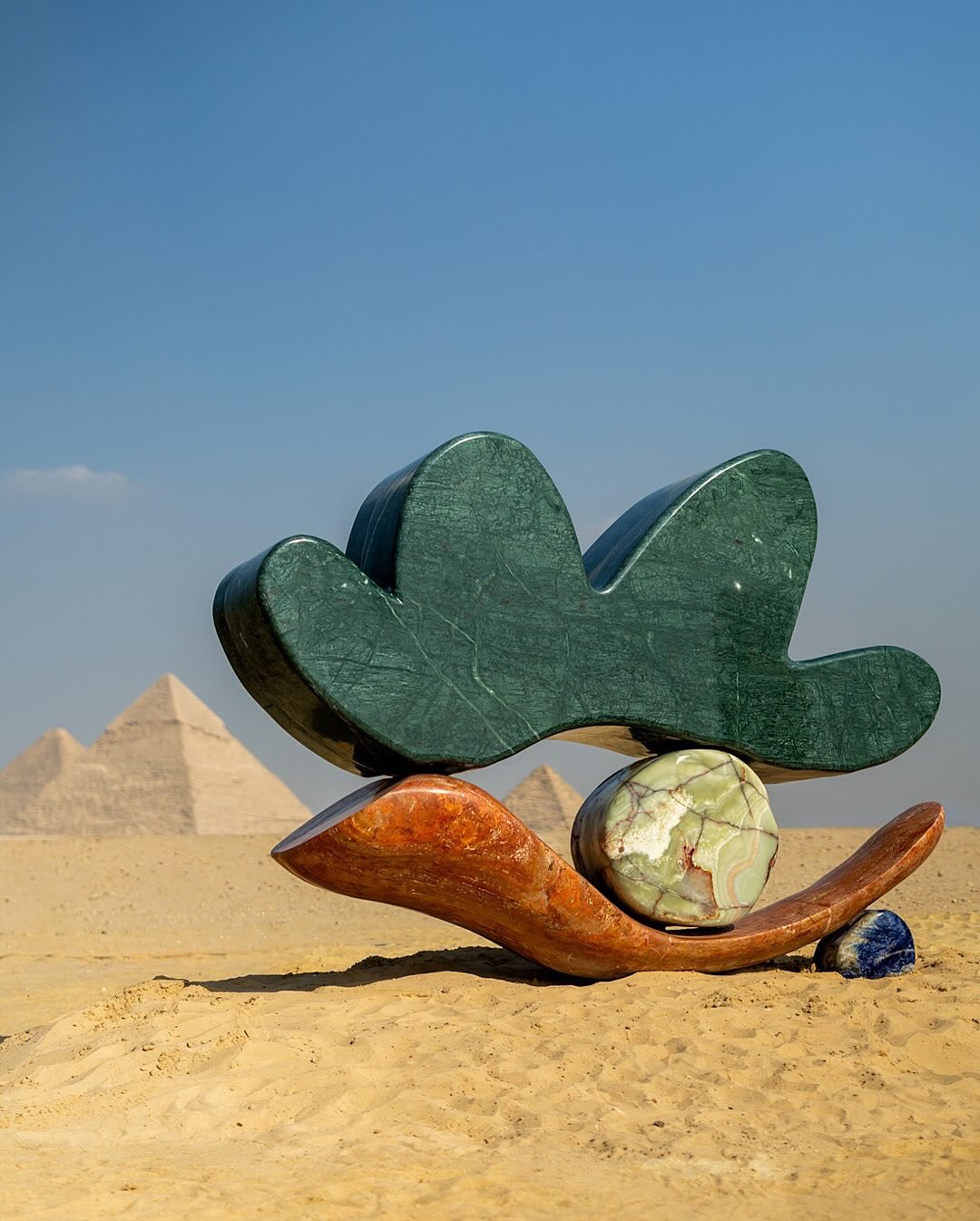 La nueva instalación de StudioPROBA aterriza en las pirámides de Giza ...