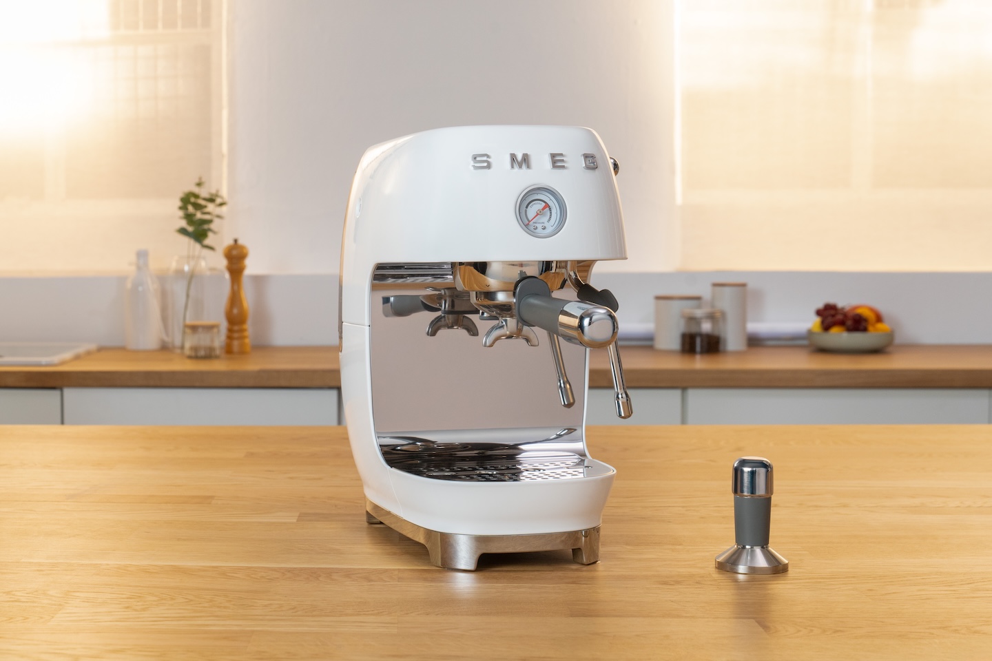 Si te gusta el cold brew, SMEG tiene una cafetera para ti - 25 Gramos ...