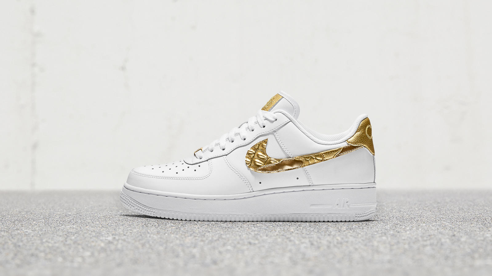 Nike Air Force 1 CR7 como homenaje dorado a los orígenes del futbolista ...