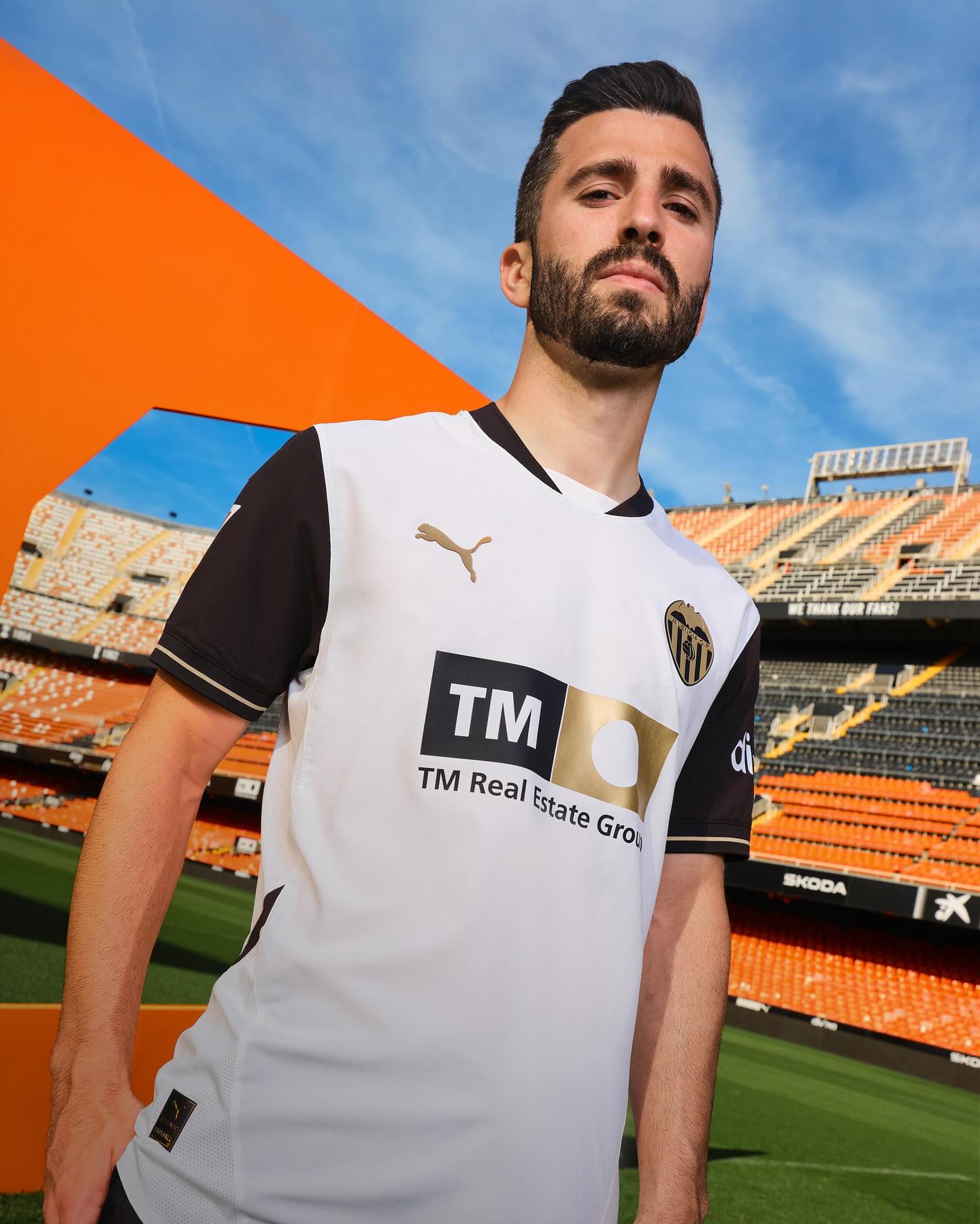 El Valencia CF ya tiene equipación para la temporada 2024/25 - Lenders ...