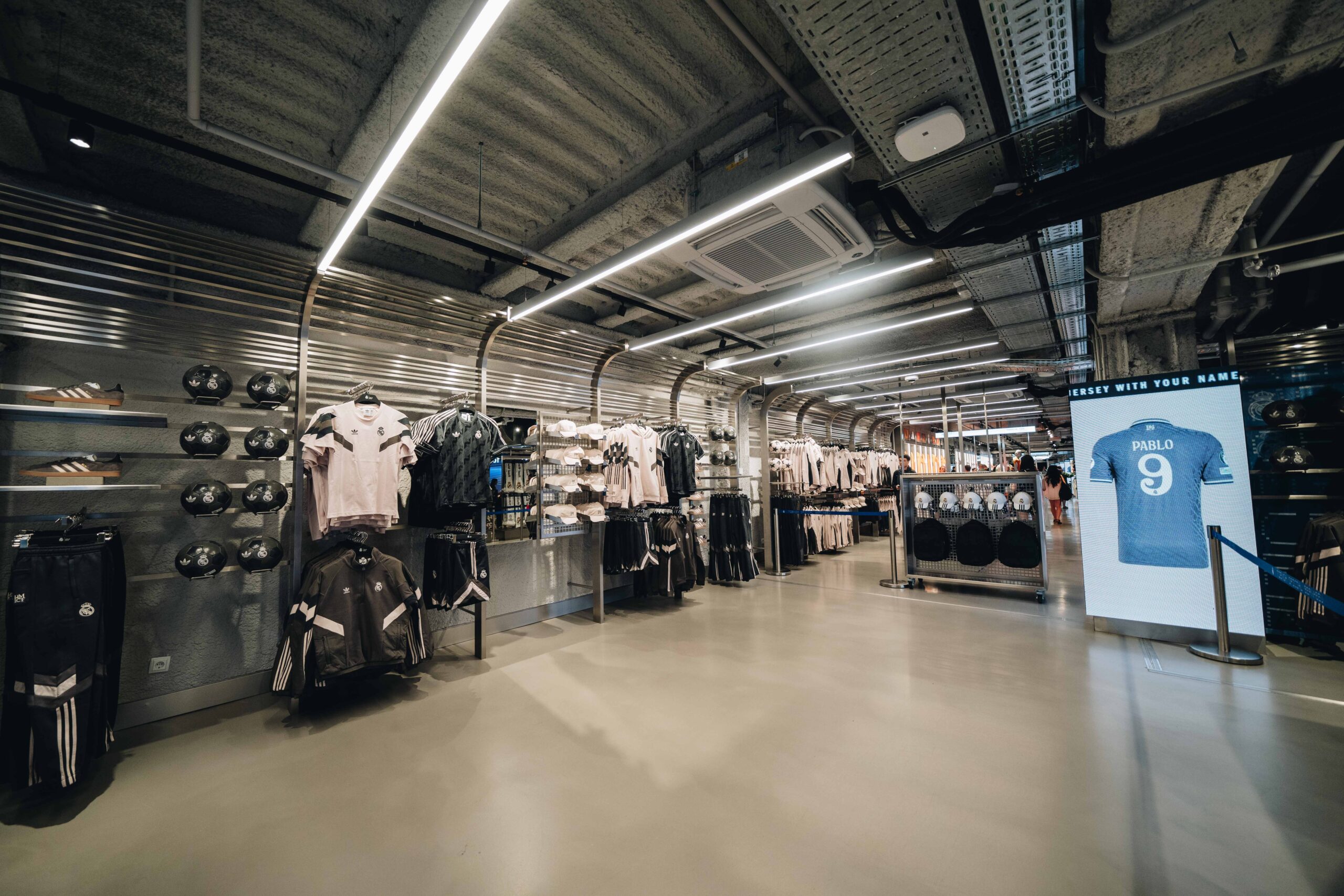 Visitamos la nueva tienda del Real Madrid en el Santiago Bernabéu - Lenders