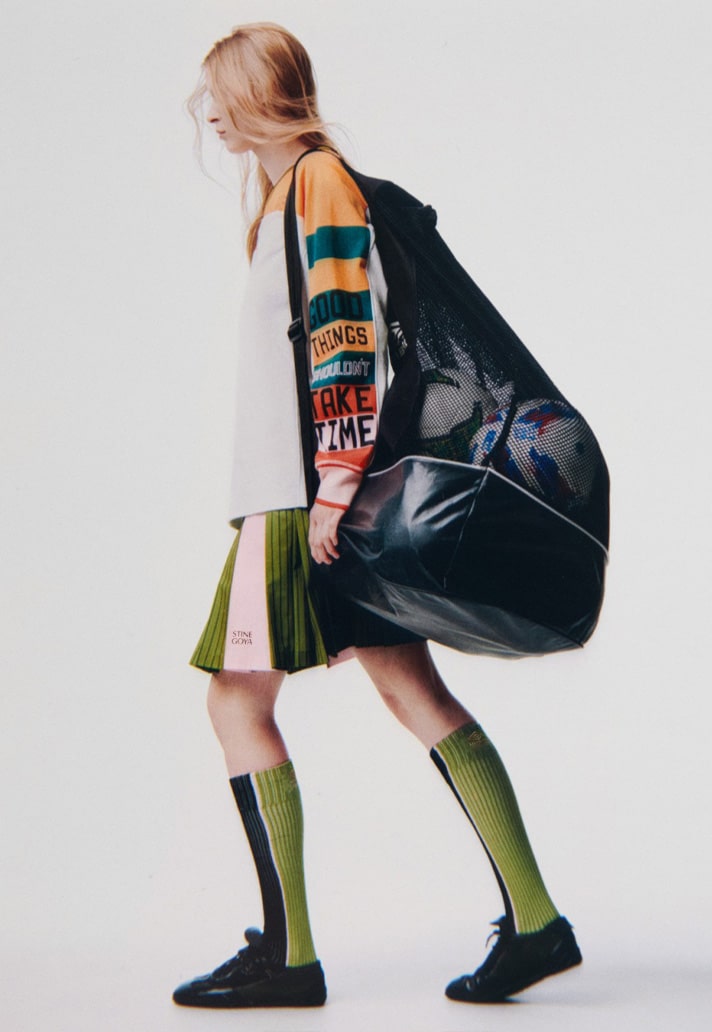 Stine Goya reescribe los códigos del fútbol aplicados a la moda junto a Umbro - Lenders Magazine